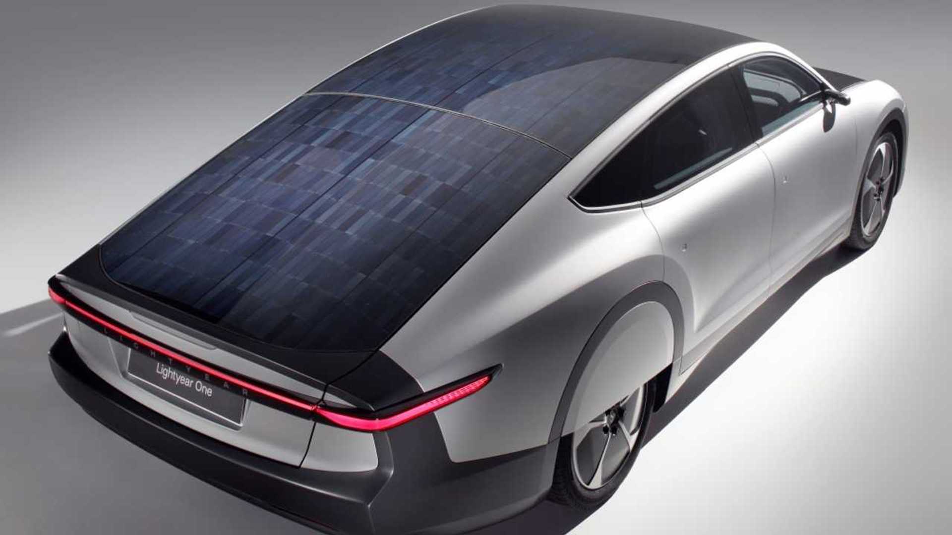 Auto elettriche, ecco l'alleanza per far decollare i tetti fotovoltaici