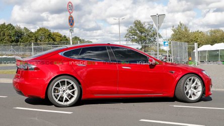 New detailed images of Tesla Model S P100D+ Plaid surface