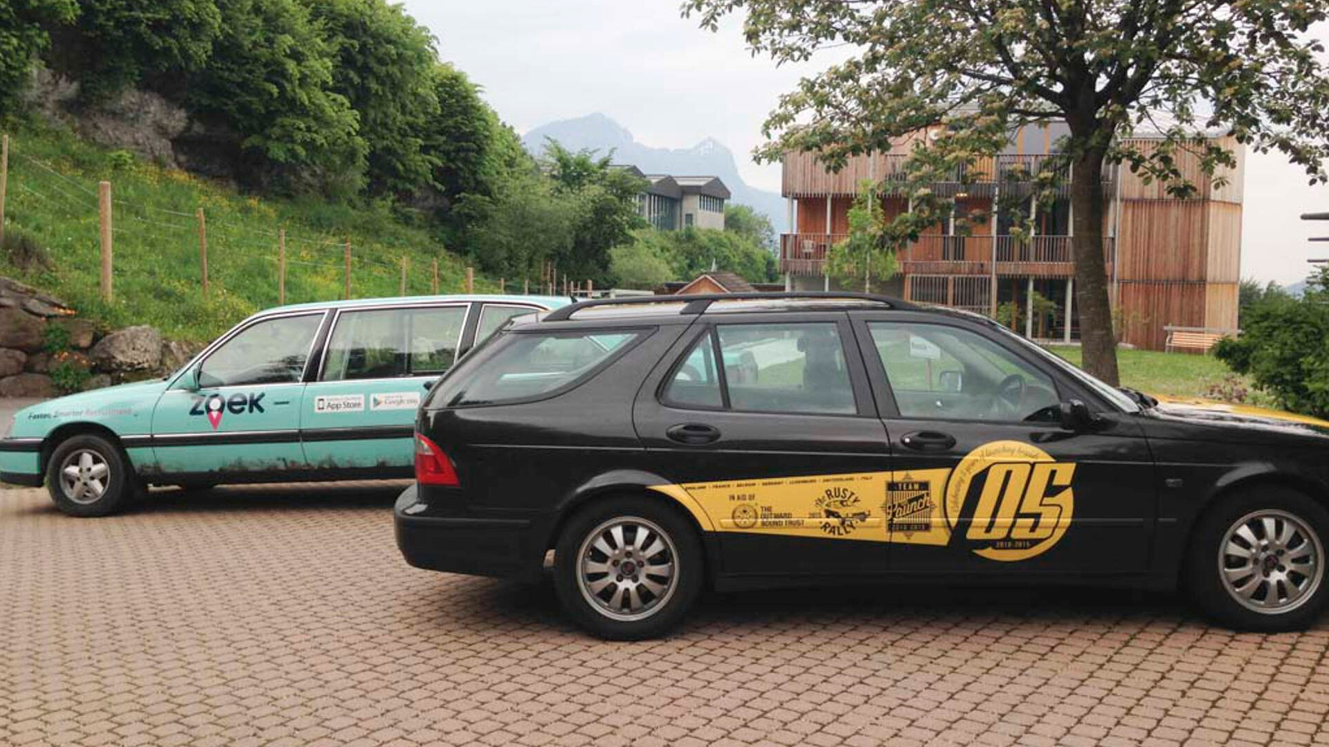 Rusty Rally ajuda a caridade com carros velhos em belas paisagens