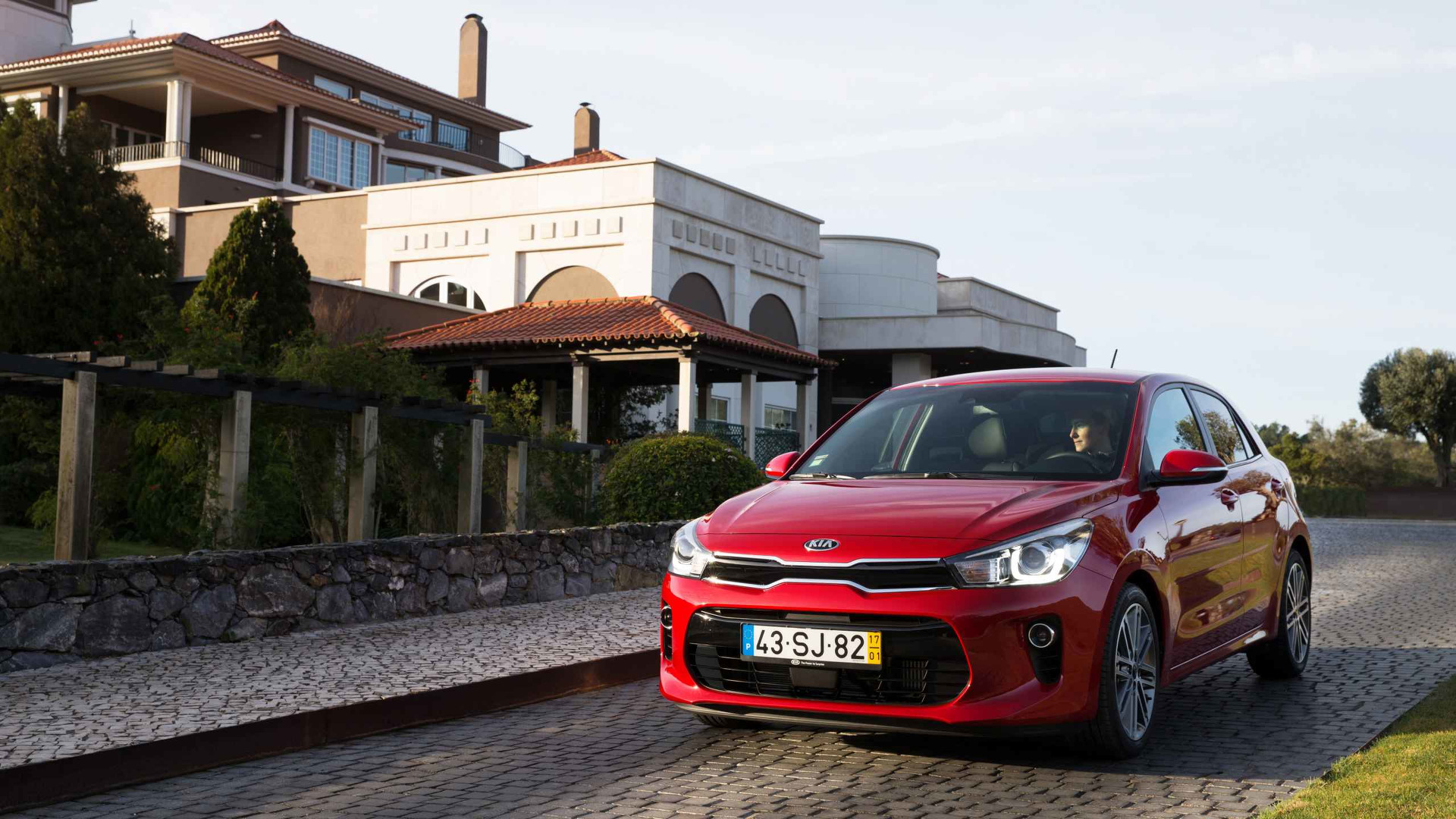 Kia Rio enfim é lançado no Brasil; preços partem de R$ 69.990