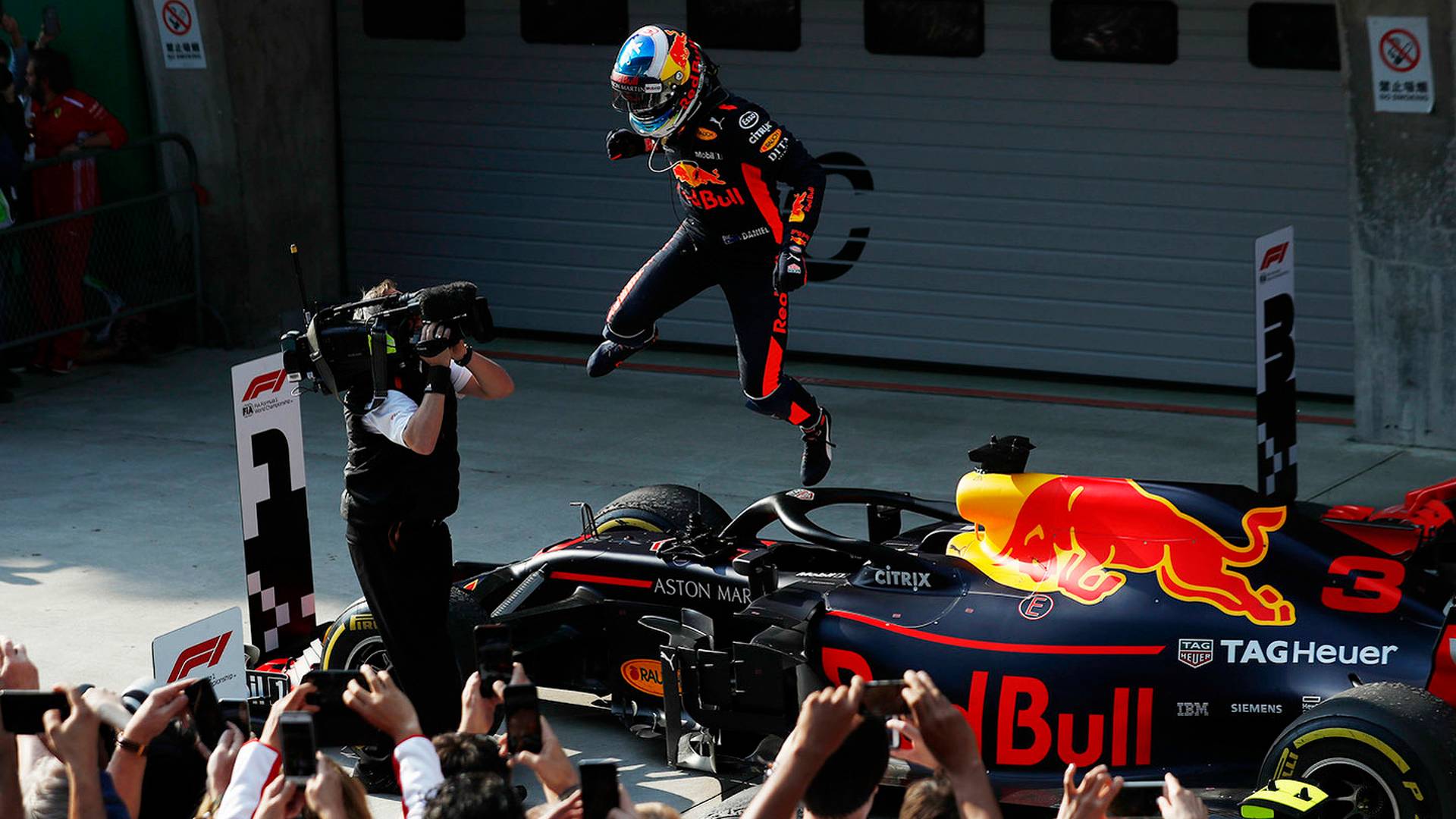 F1 - Ricciardo aproveita estratégia perfeita e vence GP da China