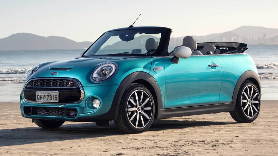 Nuova MINI Cabrio, tetto elettrico e roll-bar nascosti