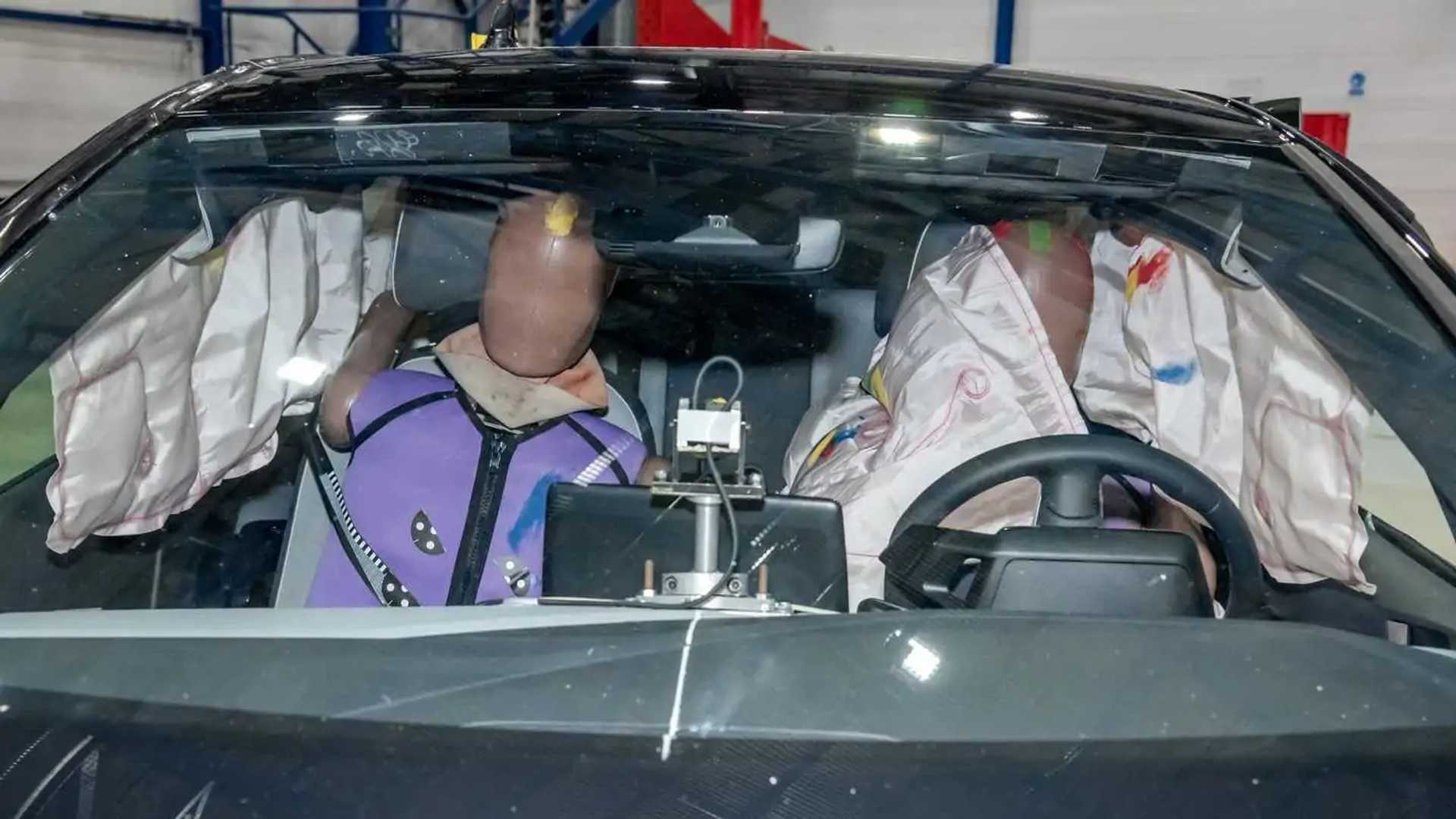 Volkswagen ID.3 tem 5 estrelas em teste de impacto do Euro NCAP