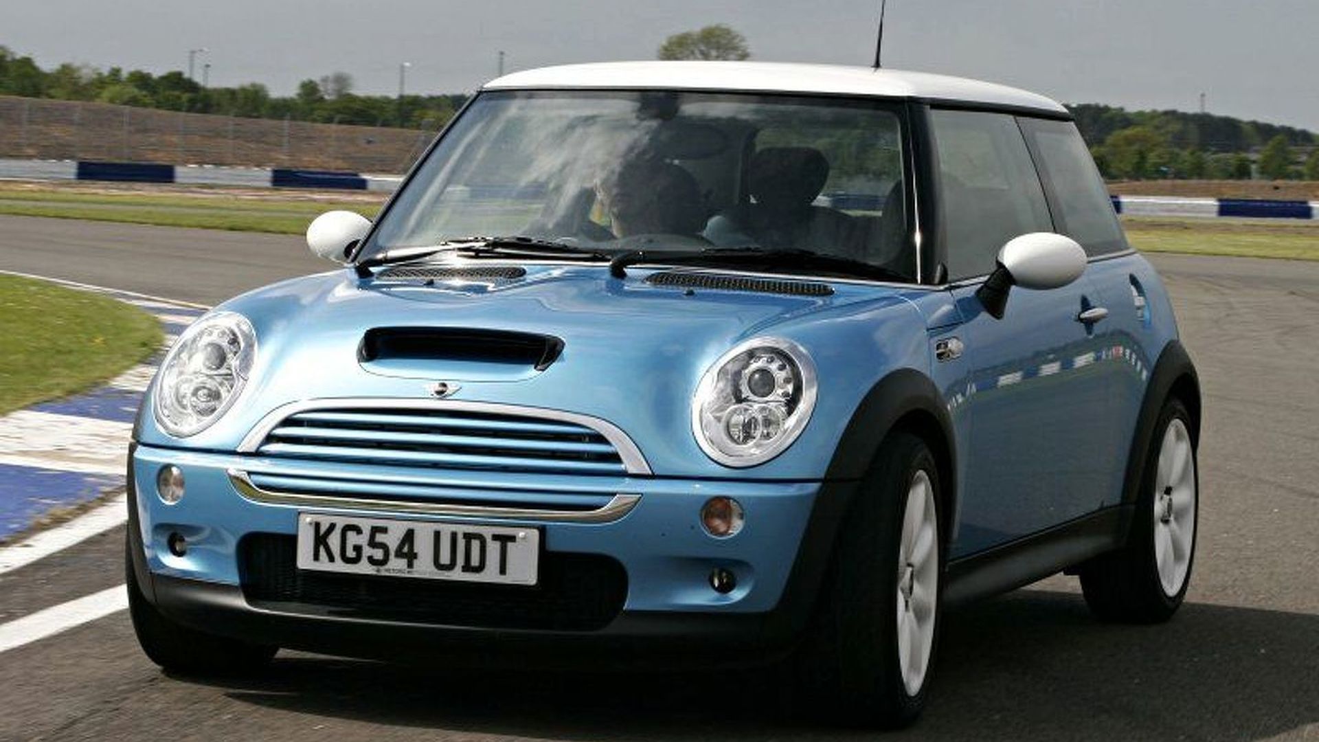 WCF Test Drive: BBR MINI Cooper S 300T