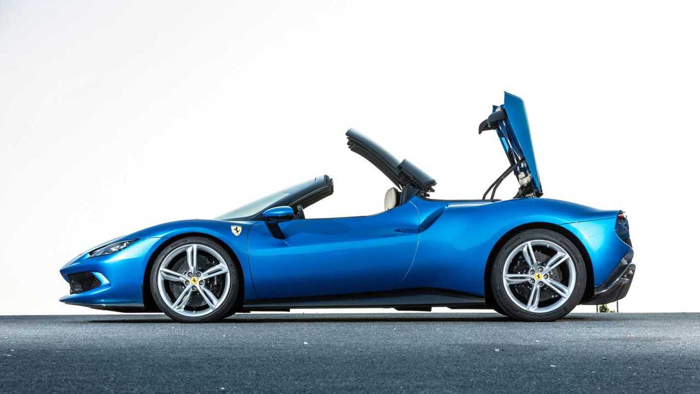 Ferrari 296 GTS prova, Spider, suono motore "piccolo V12", 830 CV