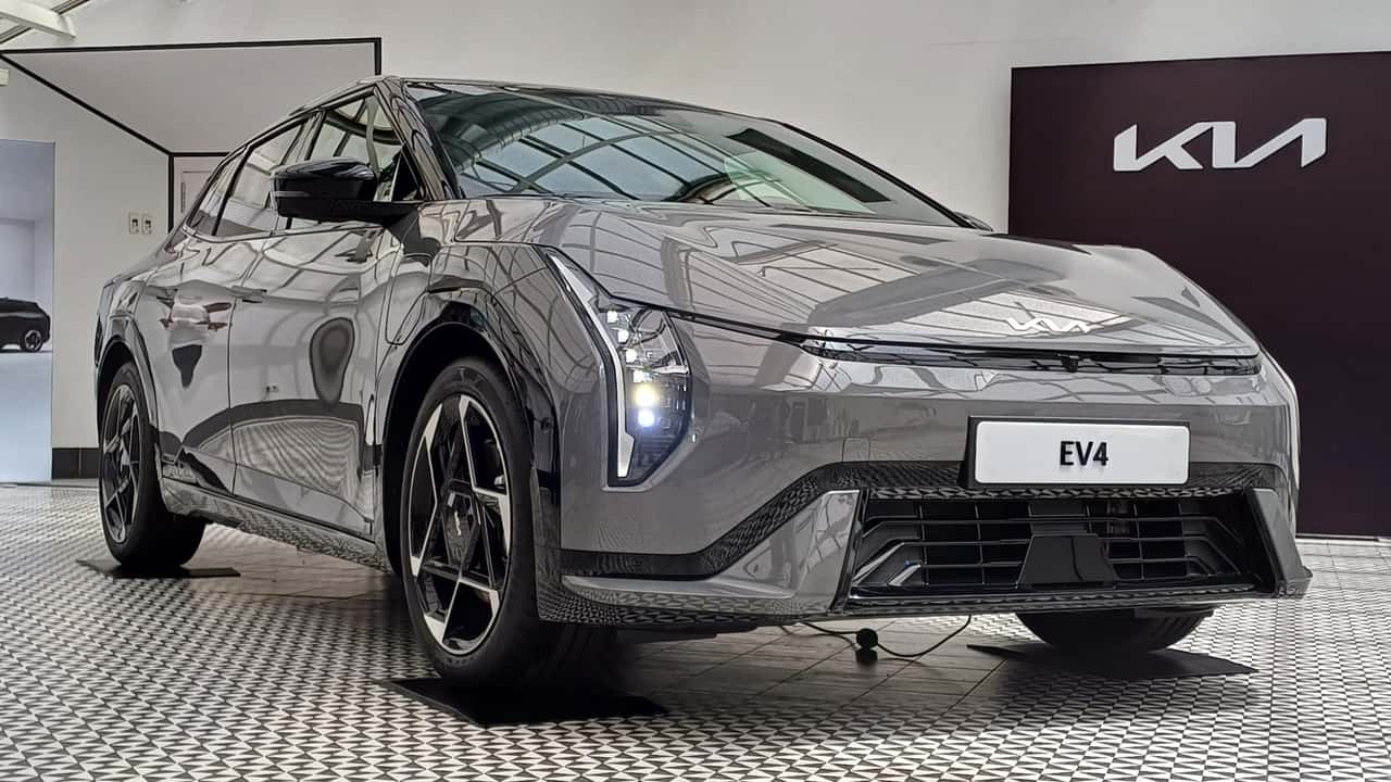 Kia EV4 2025: el compacto y el fastback eléctricos llegarán en octubre