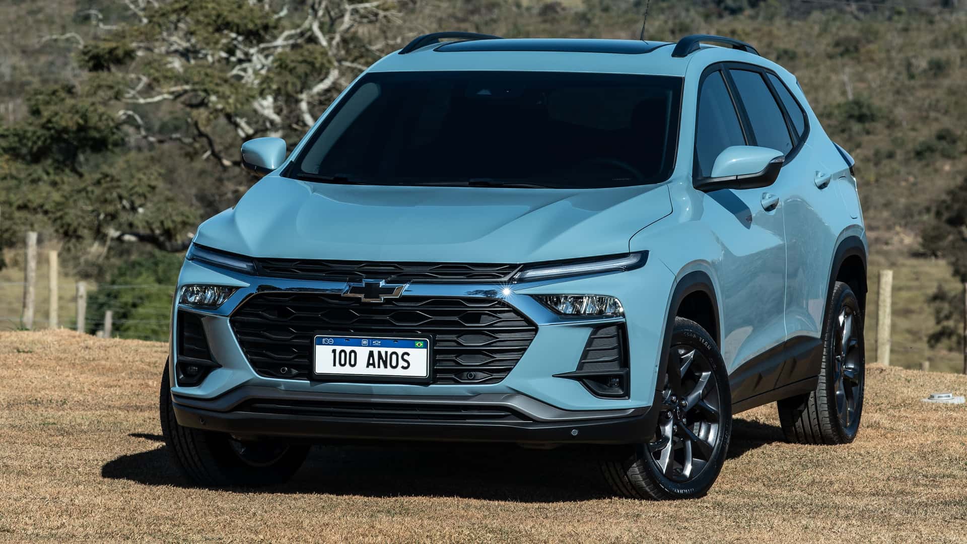 Chevrolet Onix e Tracker 100 anos são lançados oficialmente