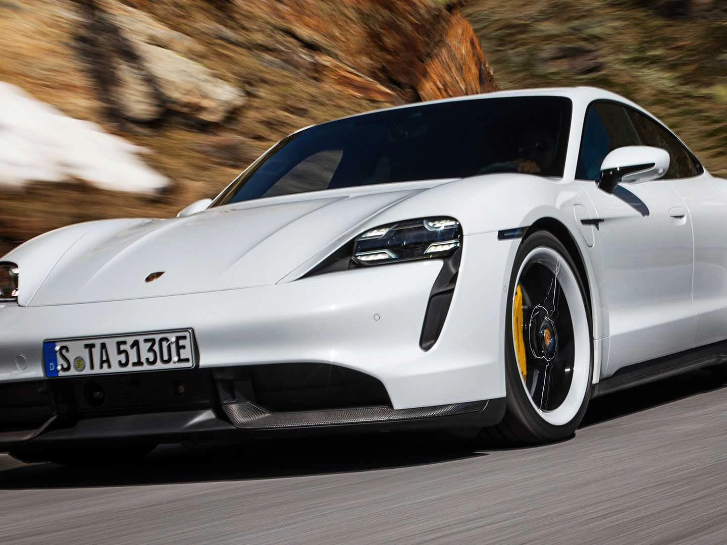 Porsche Taycan in arrivo la versione GTS