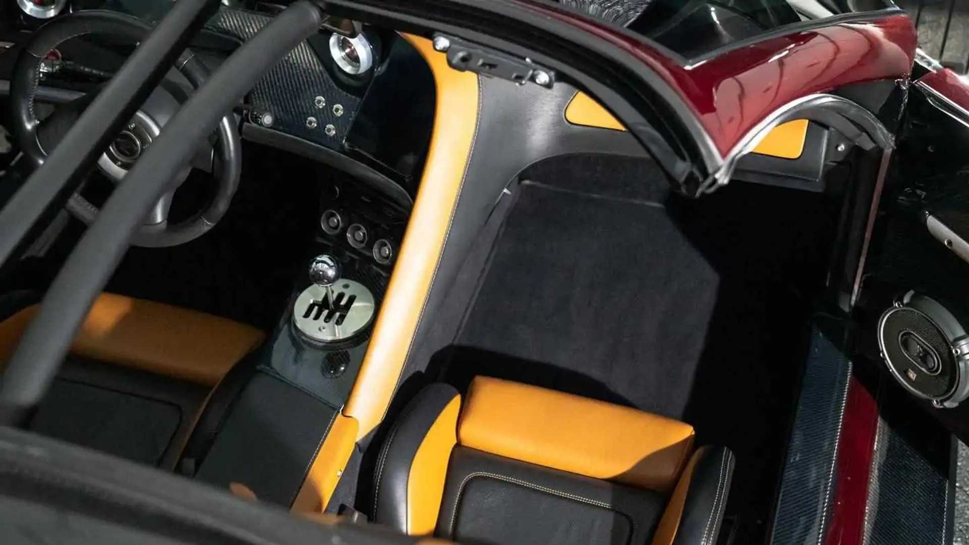 Un raro Falcon F7, con motor central, se pone en venta