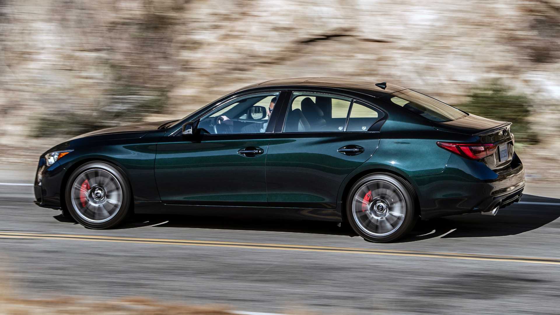 Infiniti Q50 Black Opal Edition, con pintura que cambia de color