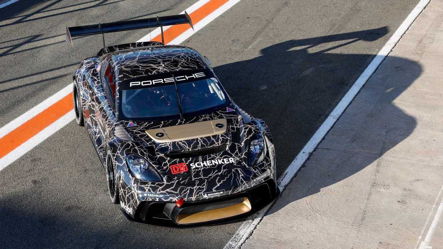 Porsche Mission R vira 718 Cayman GT4 ePerformance e aparece na pista