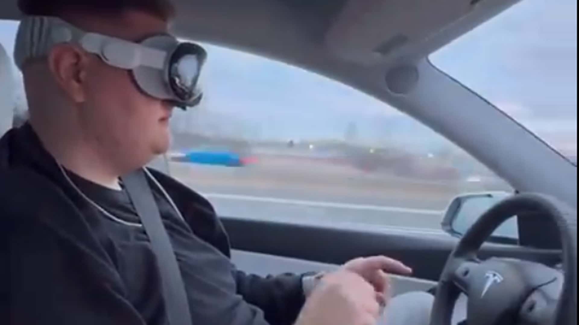 L'Apple Vision Pro sta facendo discutere sulla sicurezza stradale