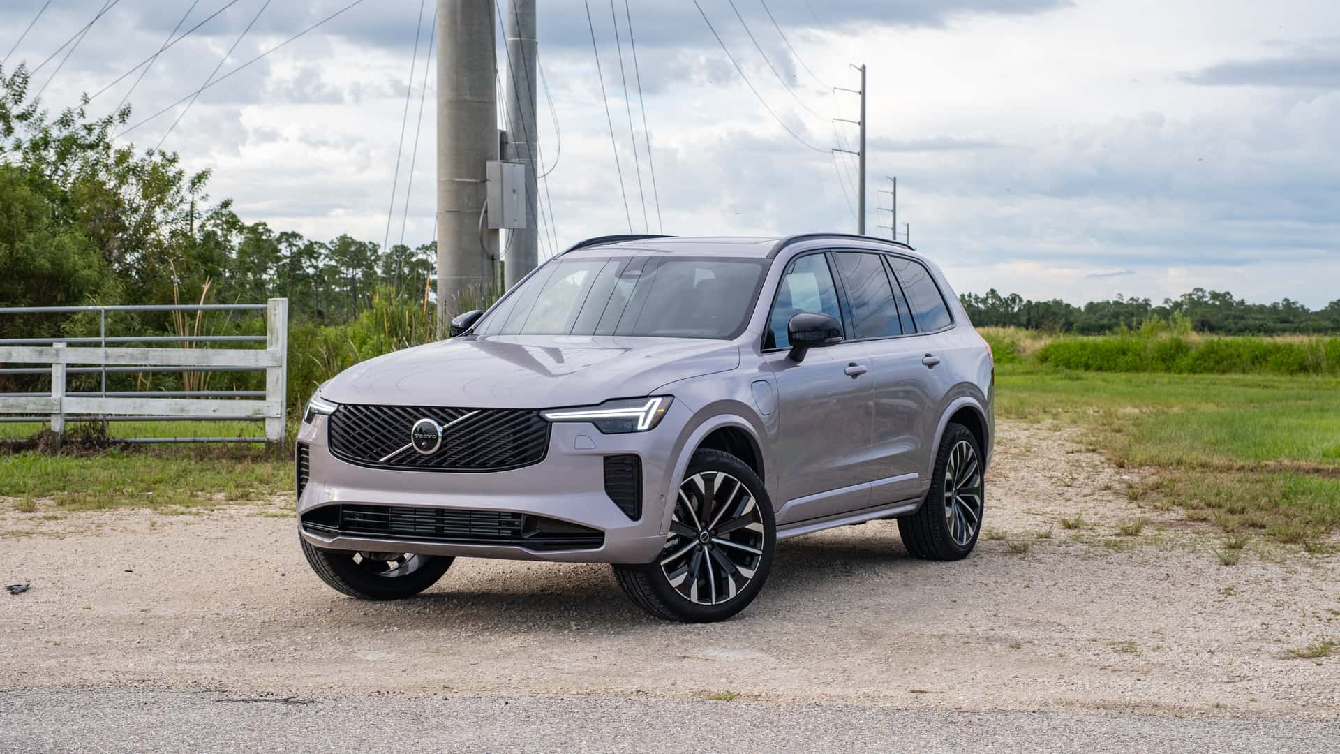 Photos: 2026 Volvo XC90 Plug-In Hybrid Review | Motor1.com
