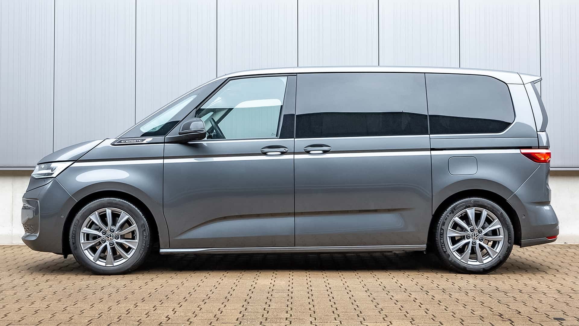Der VW Bus T7 als Plug-in-Hybrid mit H&R-Tieferlegungsfedern