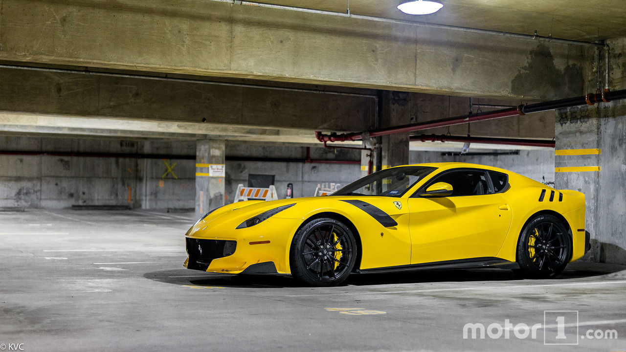 PHOTOS - En Ferrari à la ville comme sur la piste