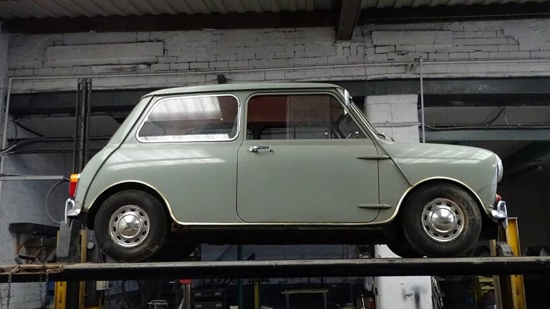 Un Mini clásico de 1967 sale a subasta, tras 35 años aparcado