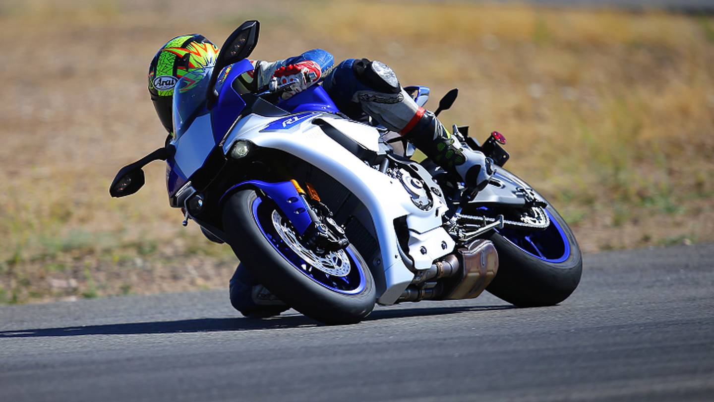 Superbike of the Year: Yamaha YZF-R1 vs Aprilia RSV4