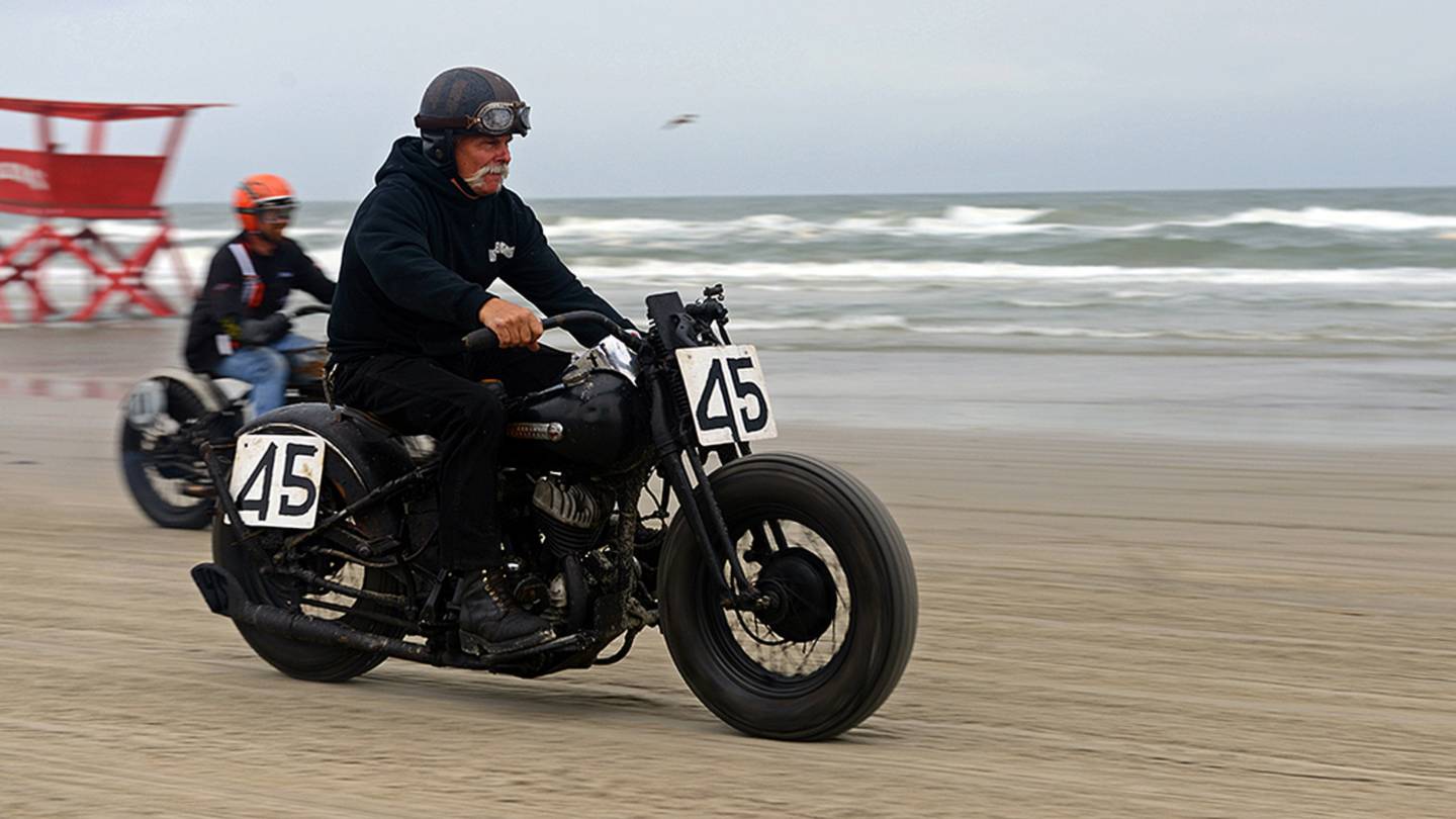 Vintage Motorcycle Racing on the Beach - The Race of Gentlemen 2014