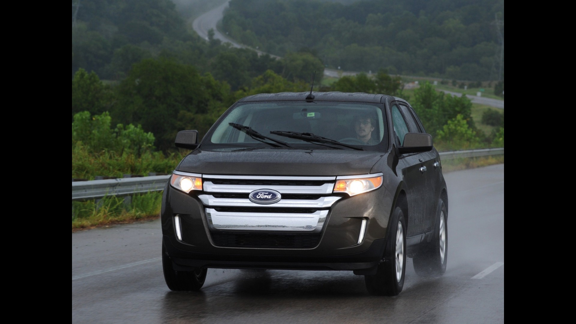 Ford começa a vender linha 2013 do crossover Edge com novas opções de cores