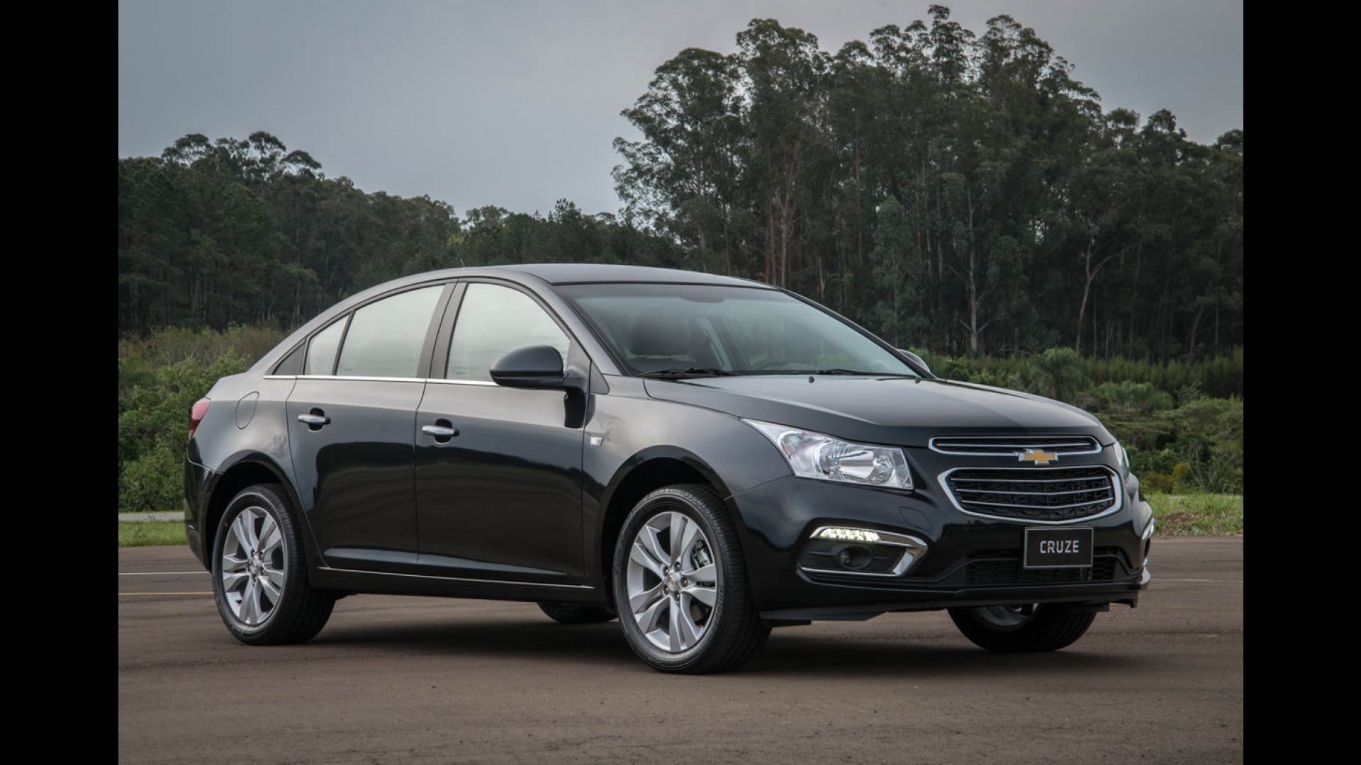 Chevrolet Cruze 2015 muda visual e atualiza mecânica