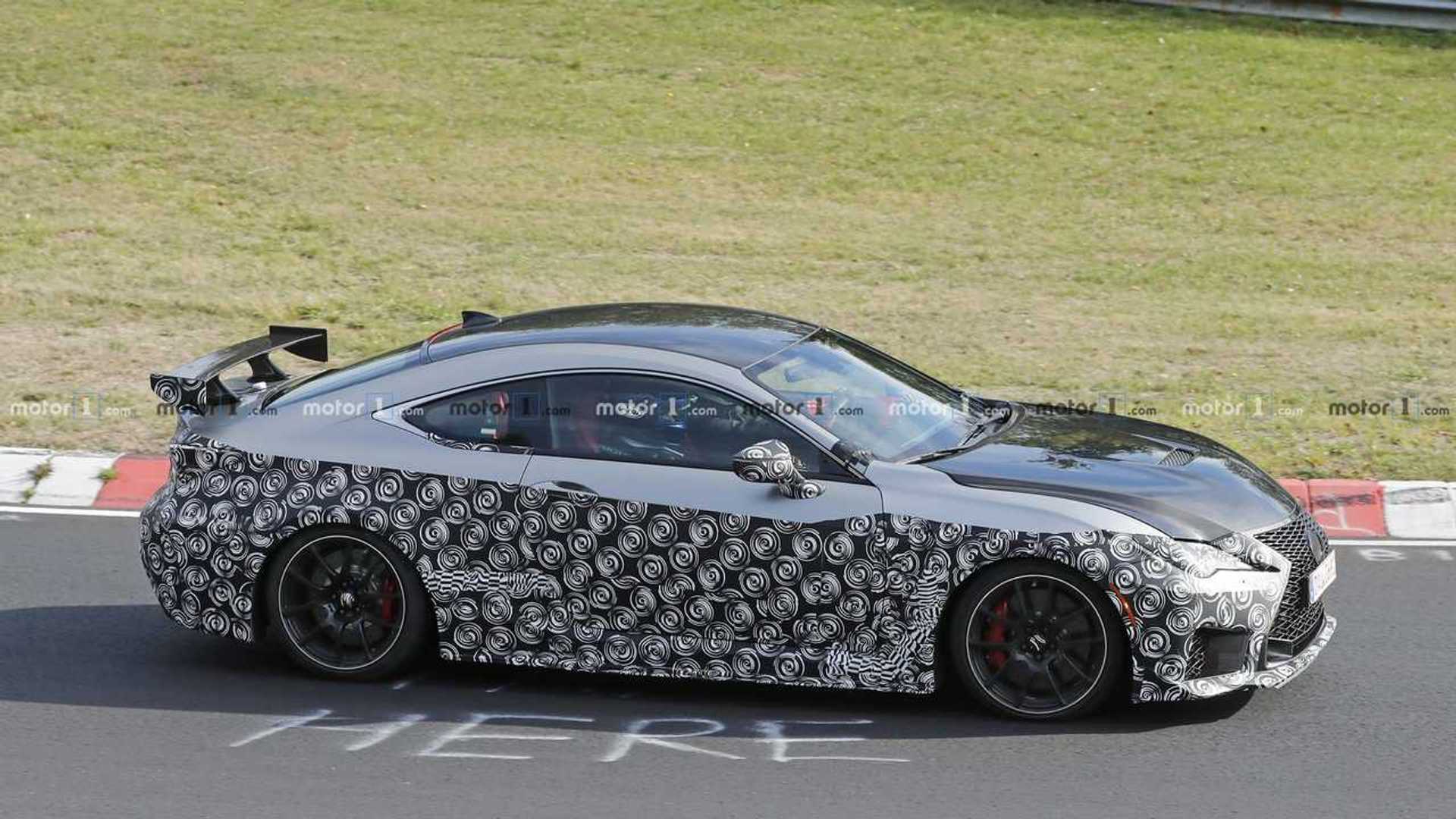 La Lexus RC F GT à l'échauffement sur le Nürburgring