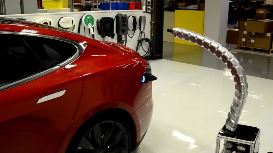 Tesla’s robotic snake charger prototype is both creepy and impressive ...