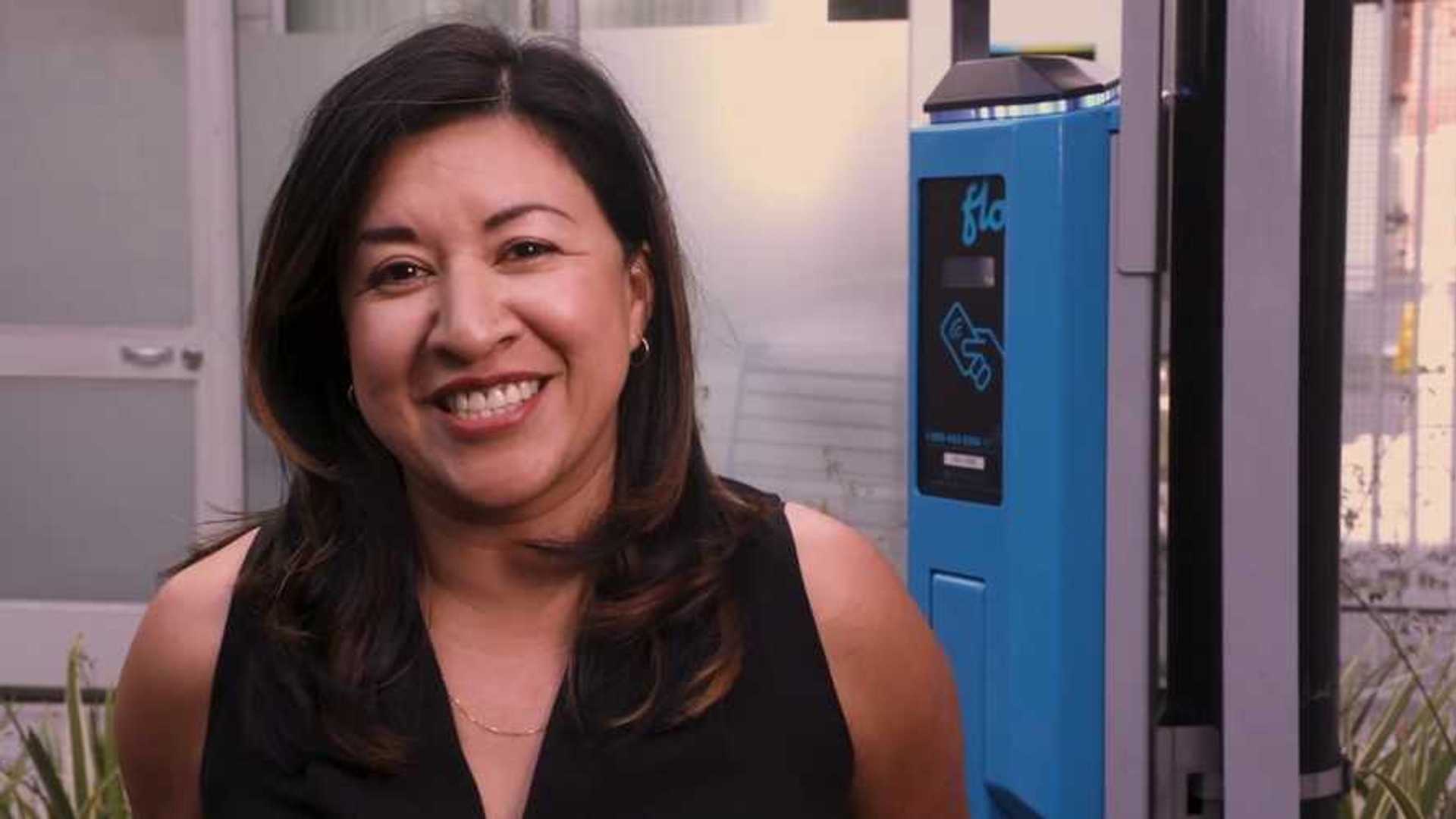 Los Angeles Rolls Out More Lamp Post Electric Charging Stations