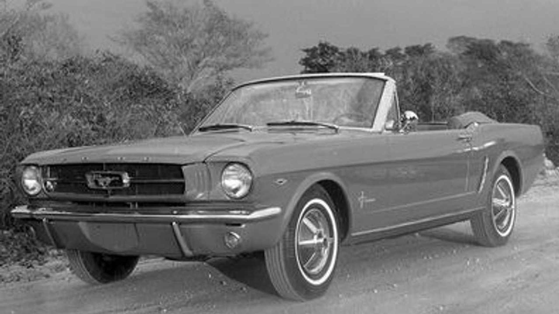Mustang em 1964 e 2020: dois momentos do clássico Ford