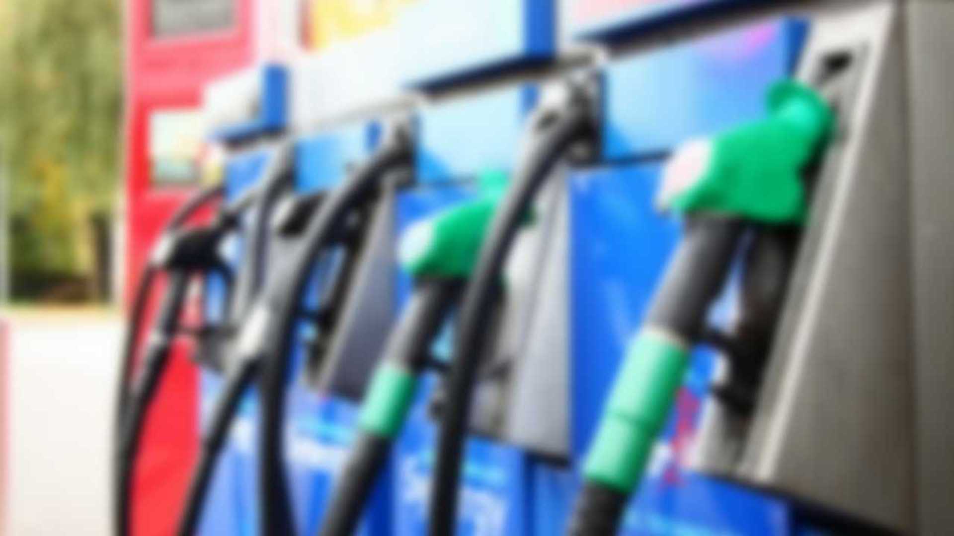 Benzine ve motorine yeni zamlar geldi!