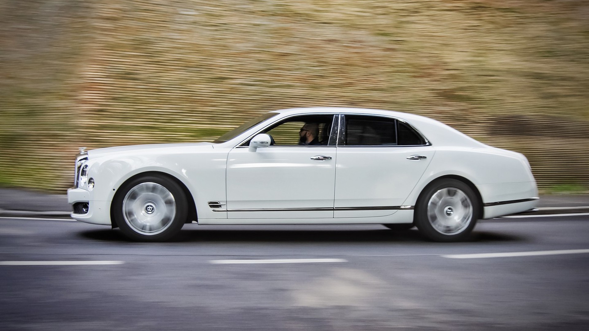 Photo Shoot: 2016 Bentley Mulsanne Speed [video]