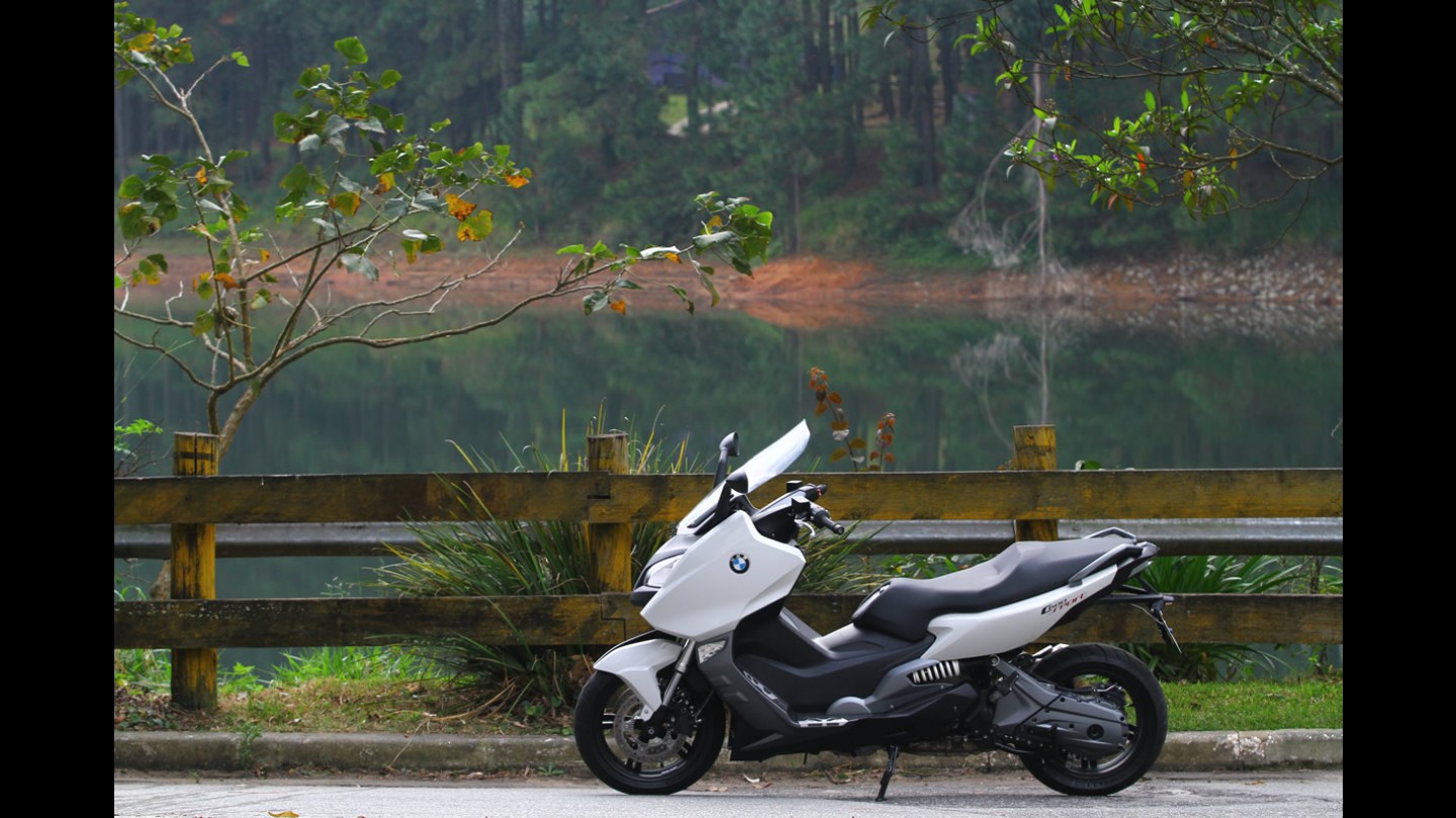 Avaliação: BMW C600 Sport é scooter com sabor de moto