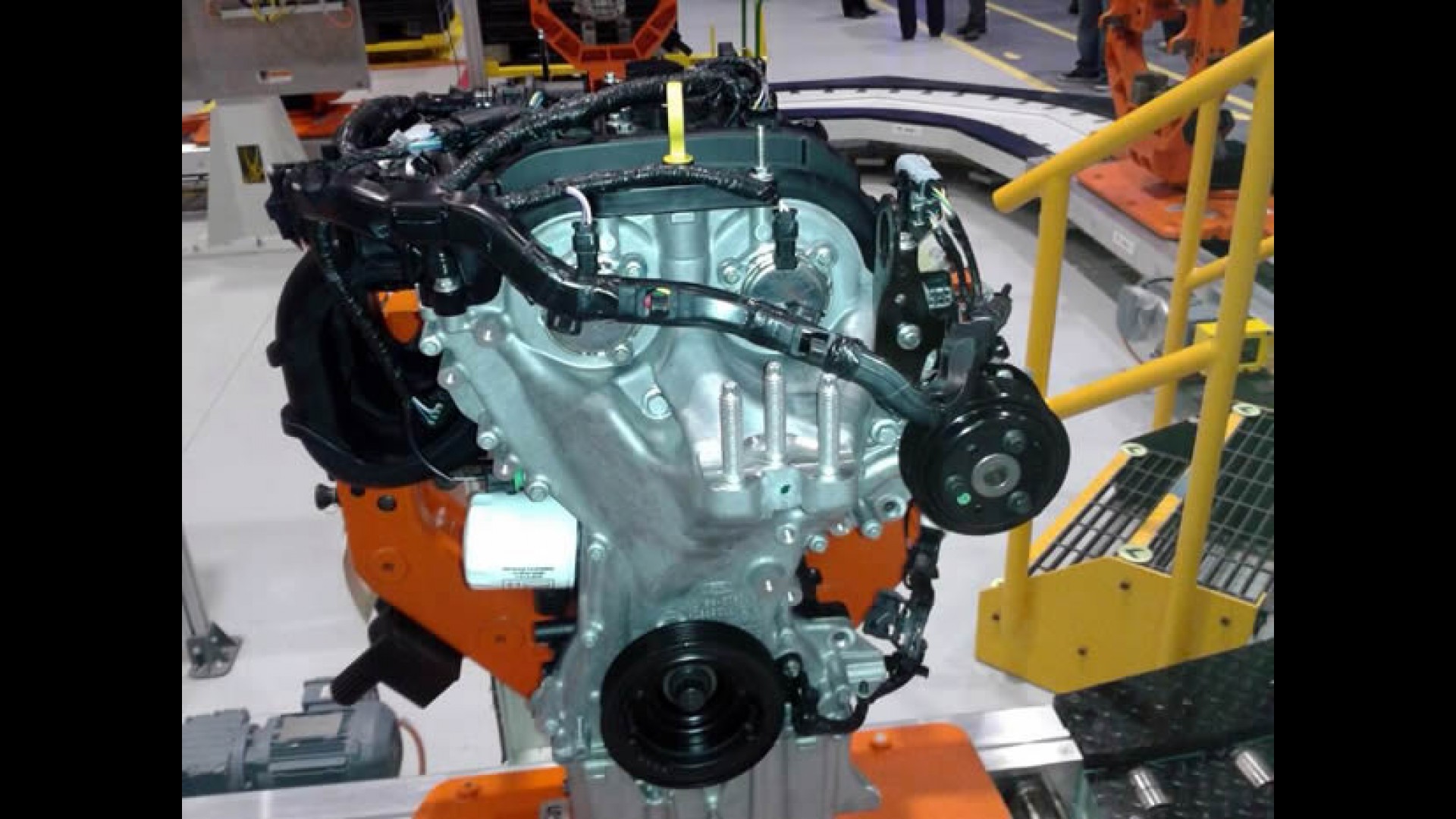 Ford apresenta inédito motor 1.0 três cilindros de 85 cv do novo Ka