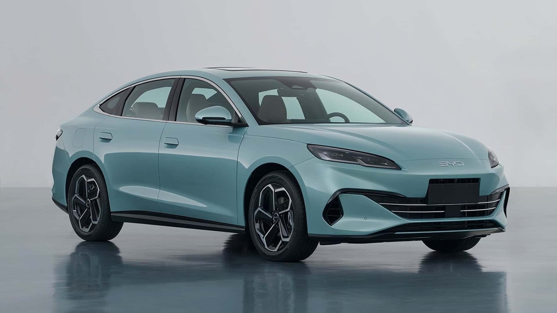 BYD Seal é revelado em nova versão híbrida plug-in com visual "clean"