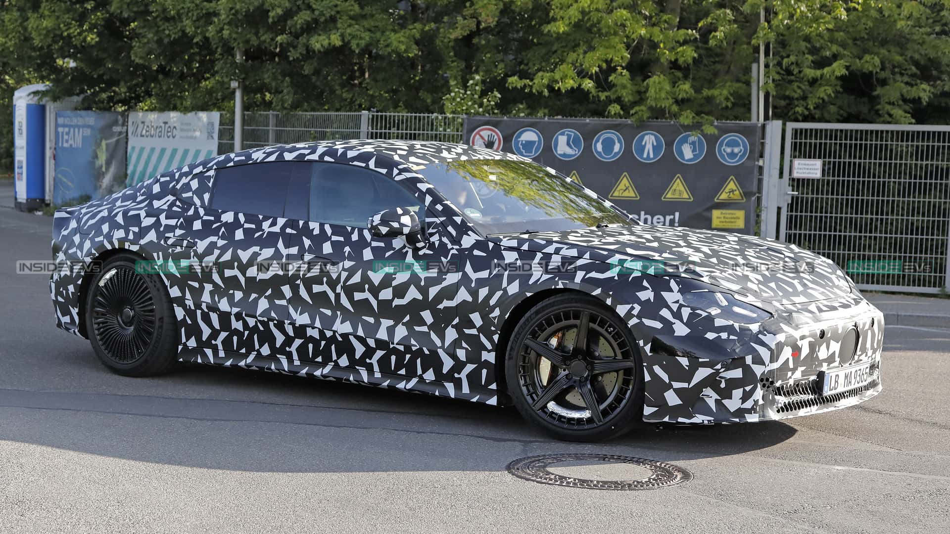 Mercedes-AMG GT 4-Türer mit Elektroantrieb im Erlkönig-Video