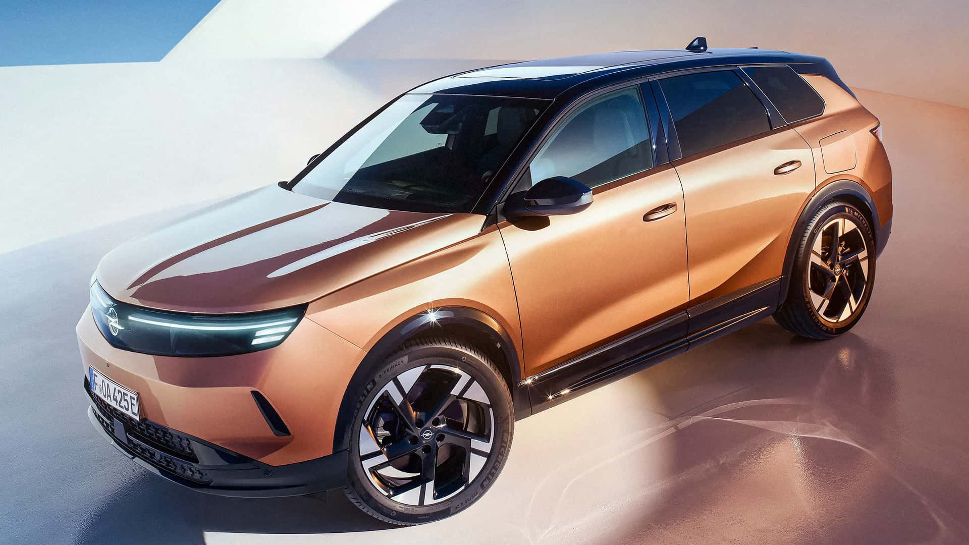 Nuova Opel Grandland (2024), il SUV elettrico e anche ibrido