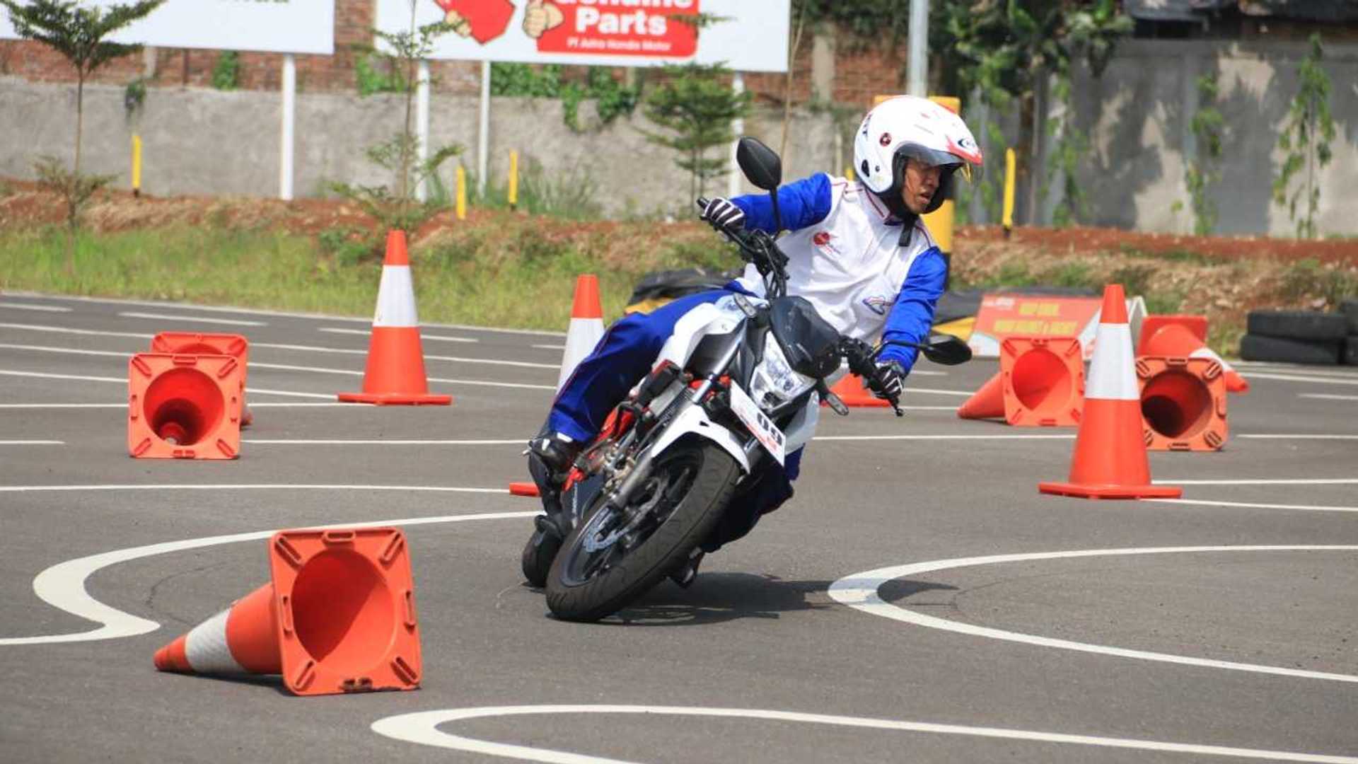 AHM Pilih Instruktur Terbaik Safety Riding Lewat Kompetisi