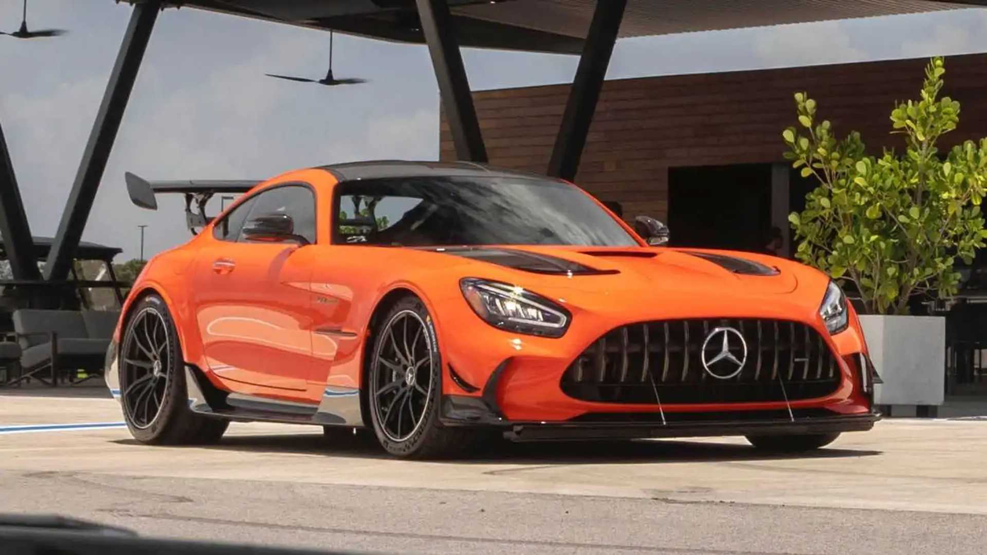 Mercedes-Benz ainda venderá carros com motor V8 após 2030