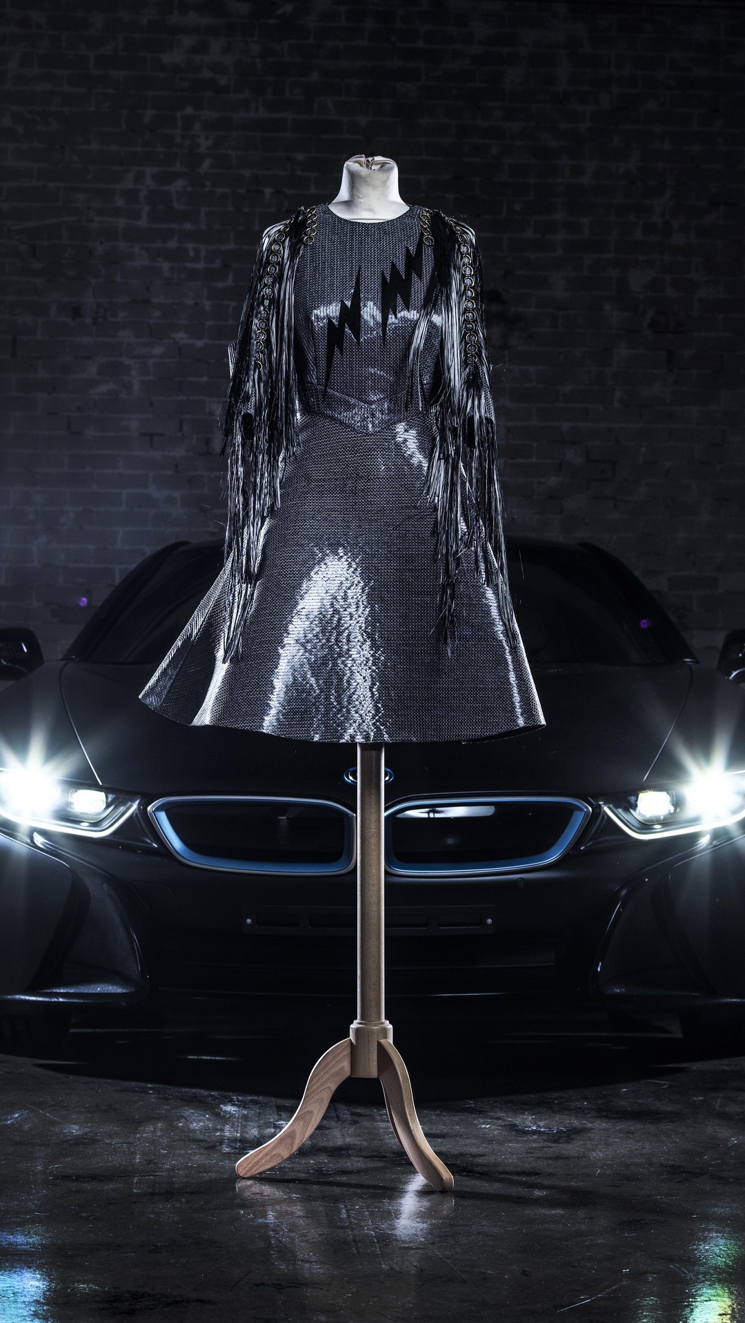 Une robe en fibre de carbone inspirée par la BMW i8