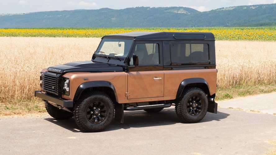 ¿Pagarías 216.000 euros por este Land Rover clásico con autotienda?