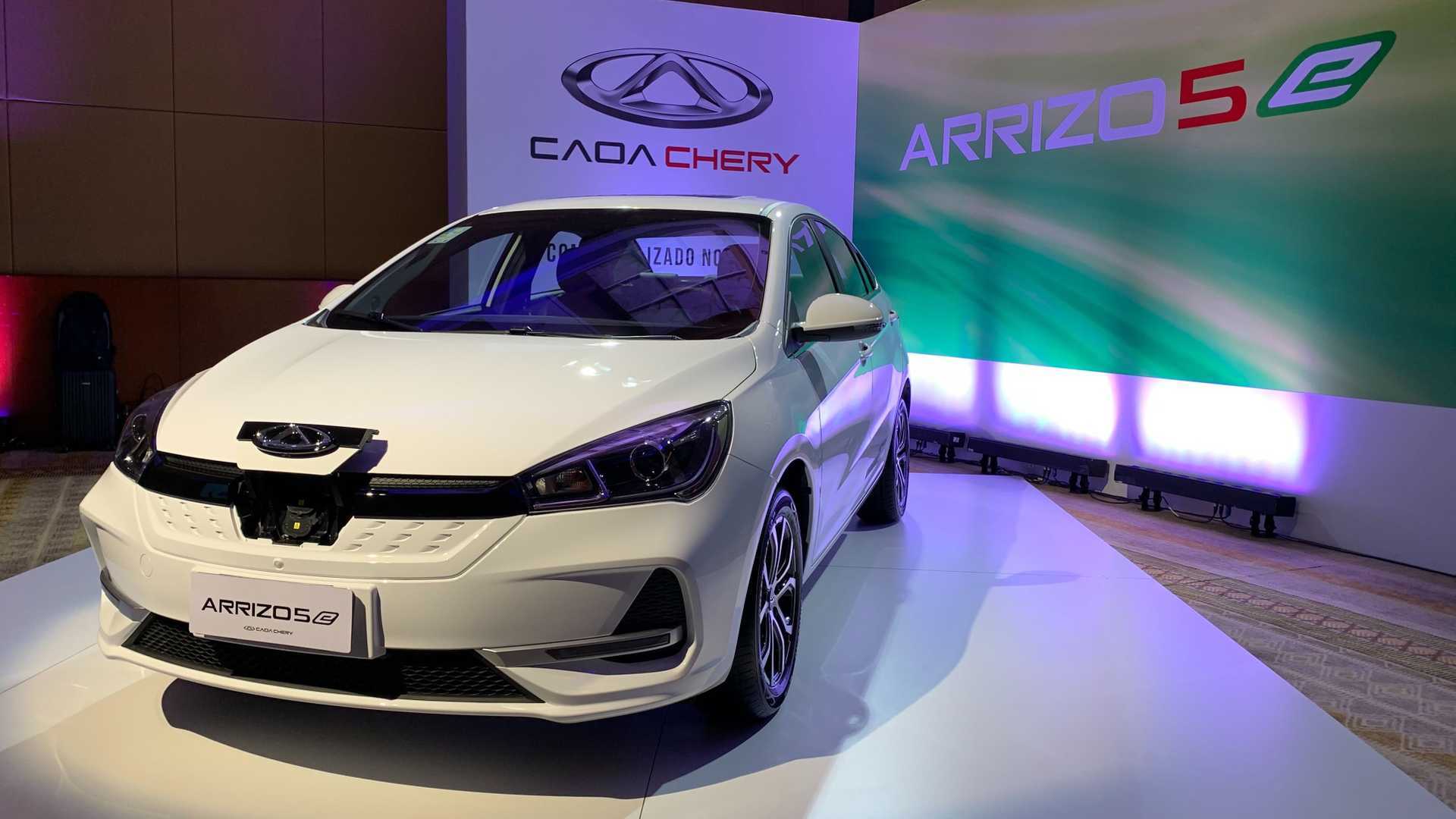 Elétrico Chery Arrizo 5e chega custando R$ 94 mil a mais que versão flex