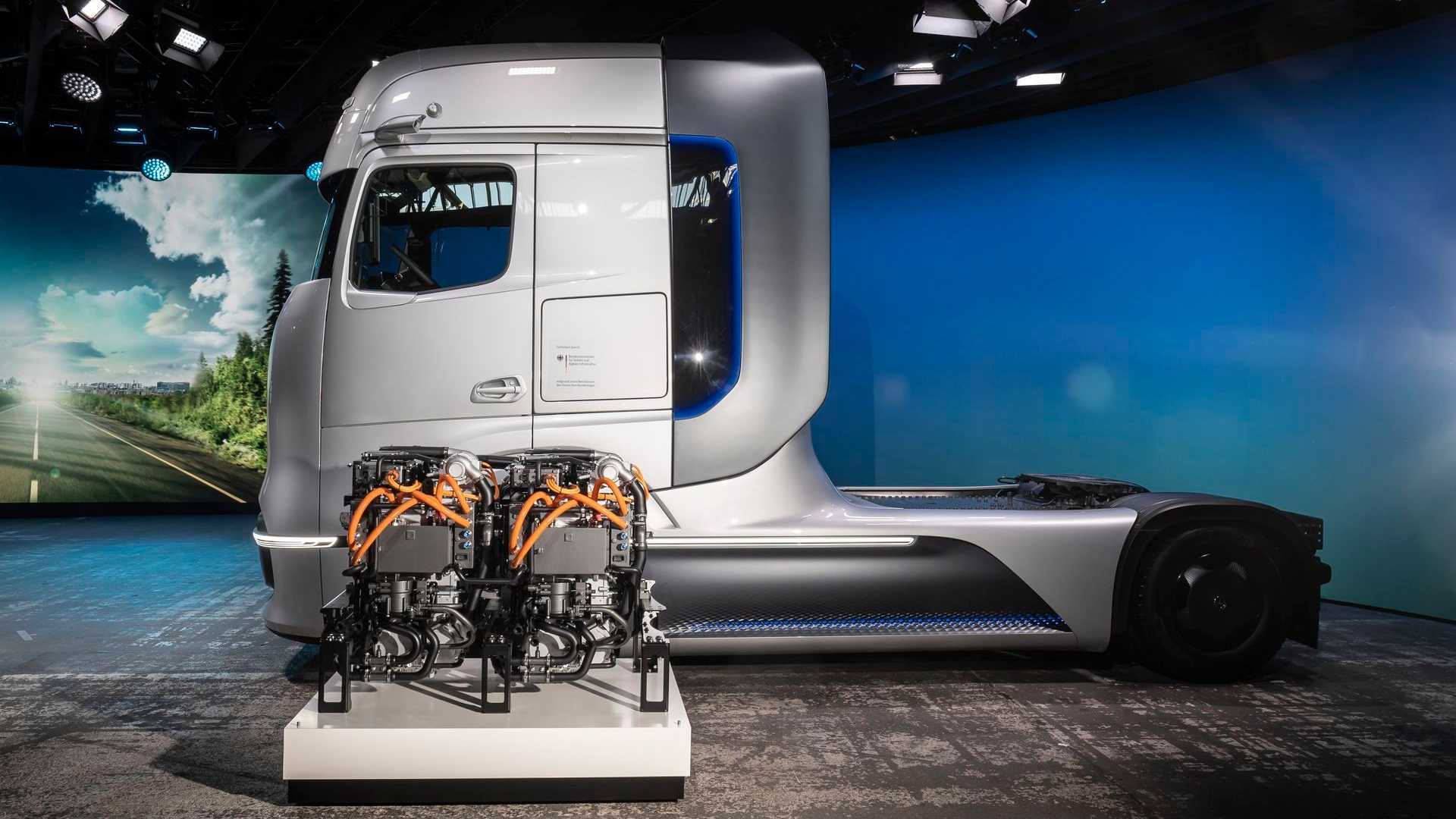 Daimler Presents GenH2 Truck Fuel-Cell Concept Truck