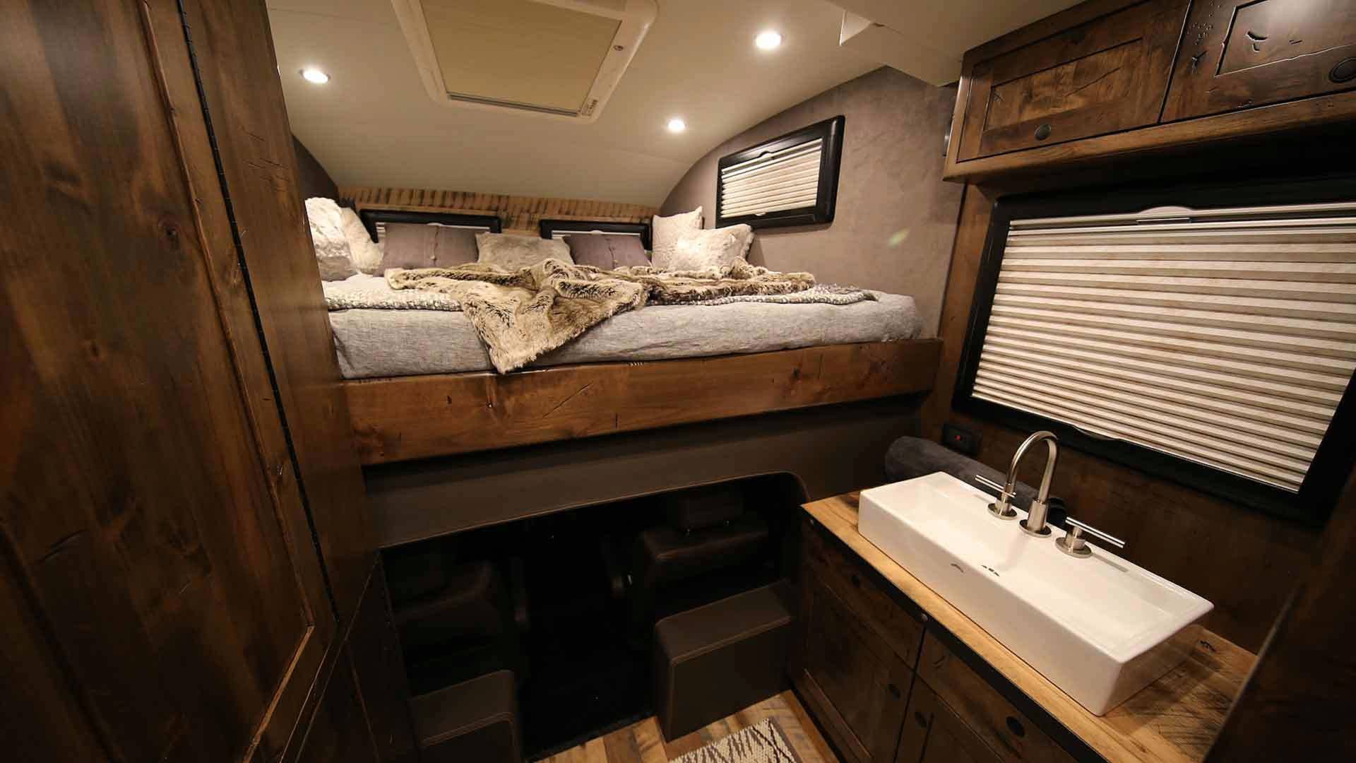 Bu Ford F-750, karavan sevenlerin hayali olabilir