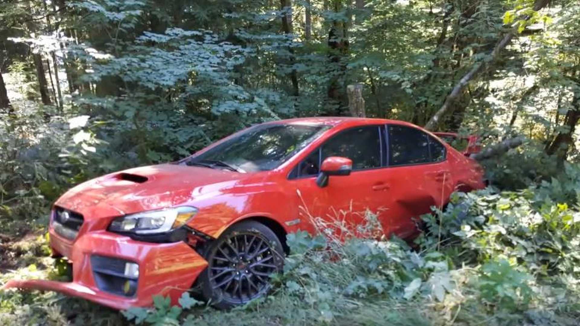 VIDÉO - Il fracasse sa Subaru WRX STI