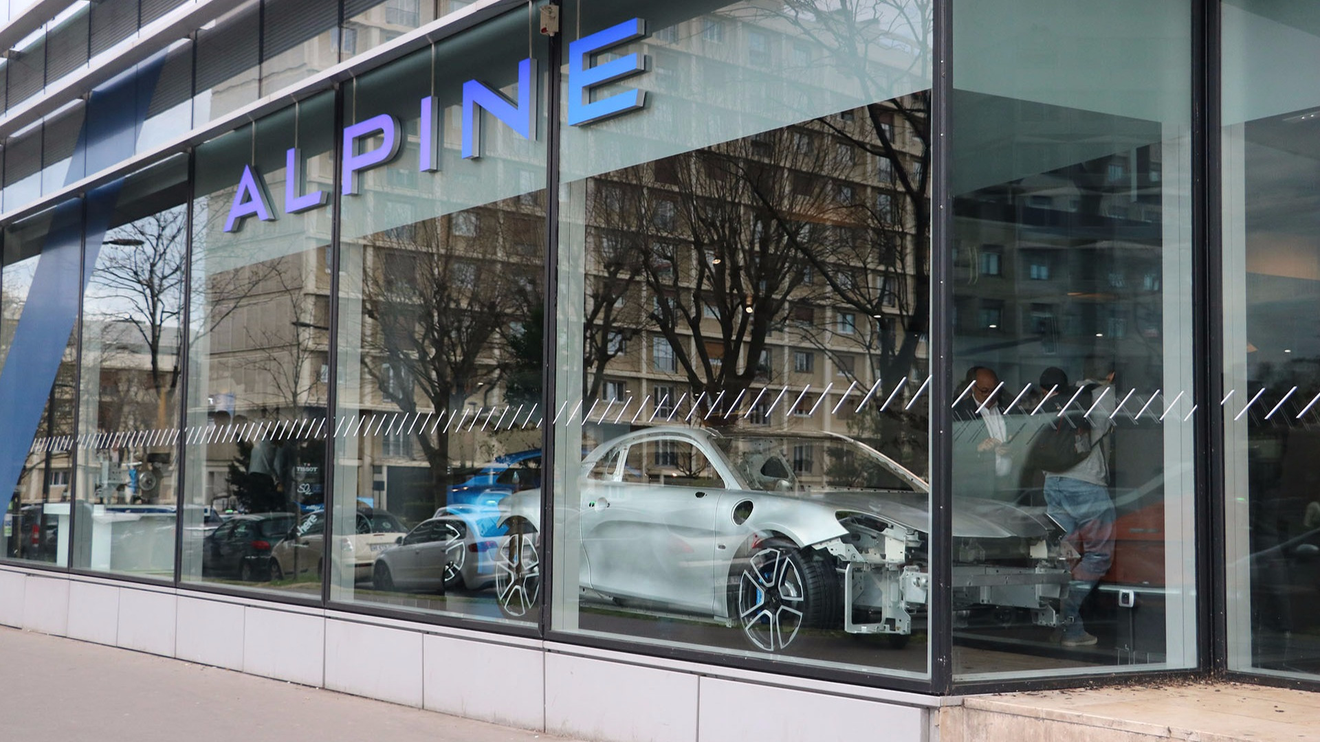 Alpine - Le réseau de distribution s'étend à toute la France