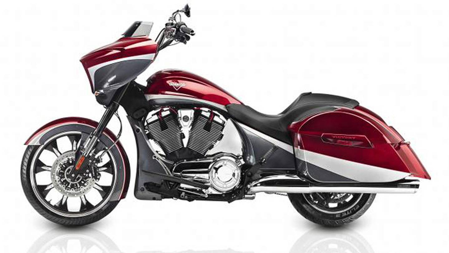 World's Best Performing Bagger? 2015 Victory Magnum Review