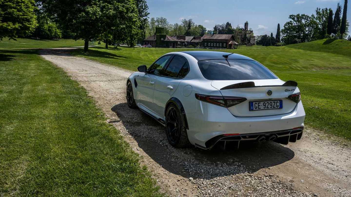 Alfa Romeo Giulia GTA, la prova della berlina sportiva definitiva