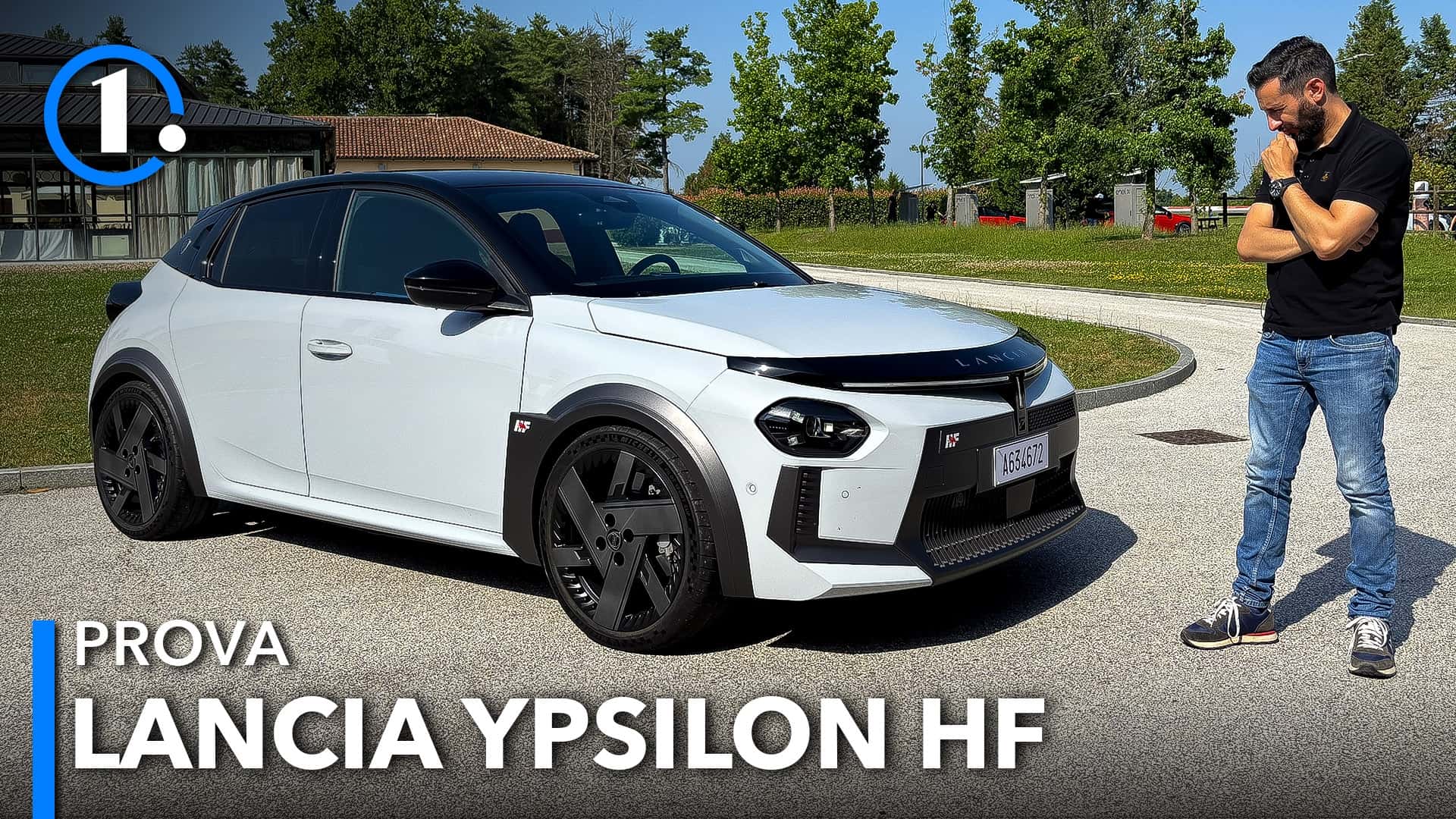 Lancia Ypsilon HF: prova, motore, prezzo, interni