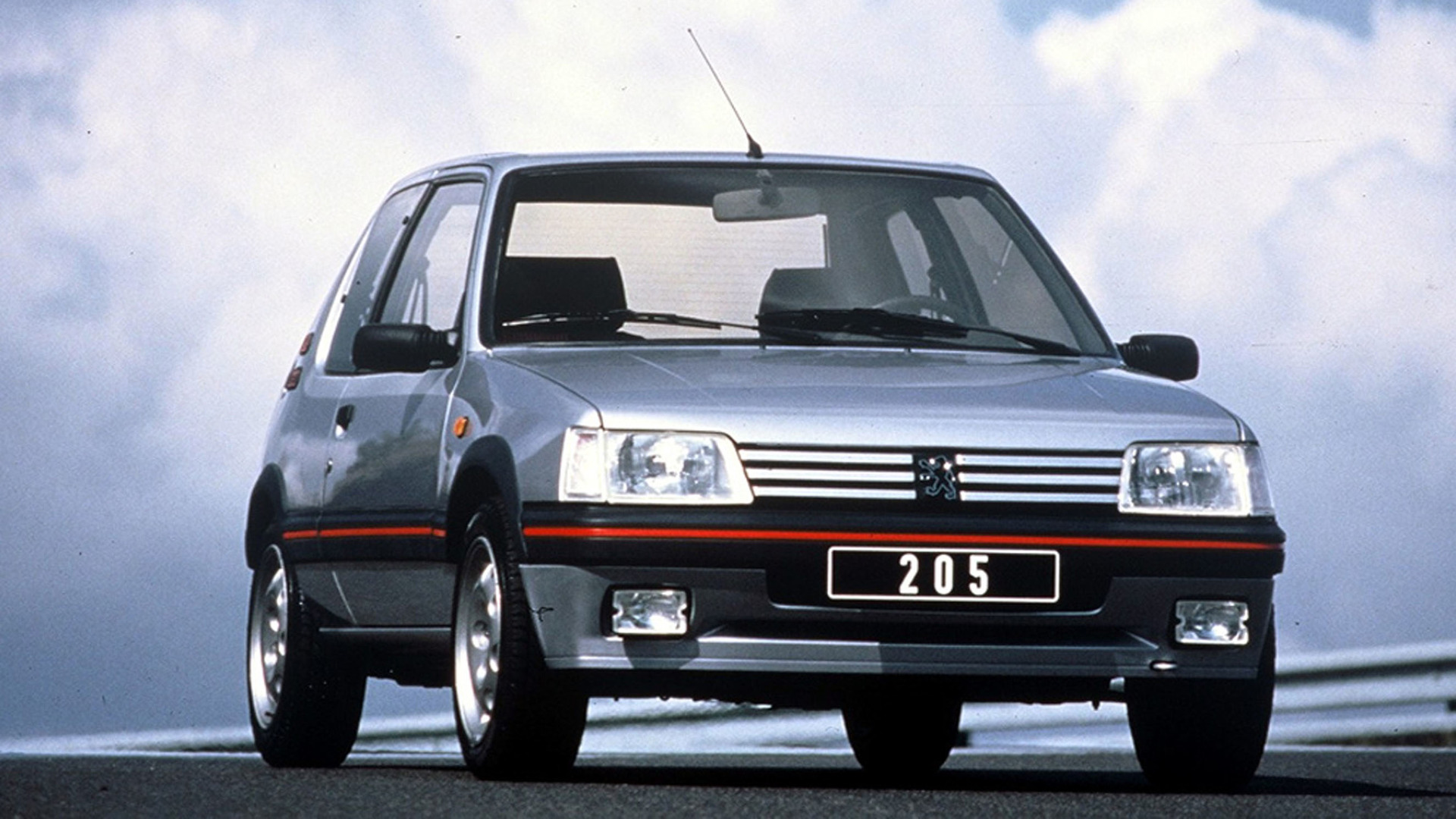 Três Peugeot 205 são restaurados com perfeição pela marca