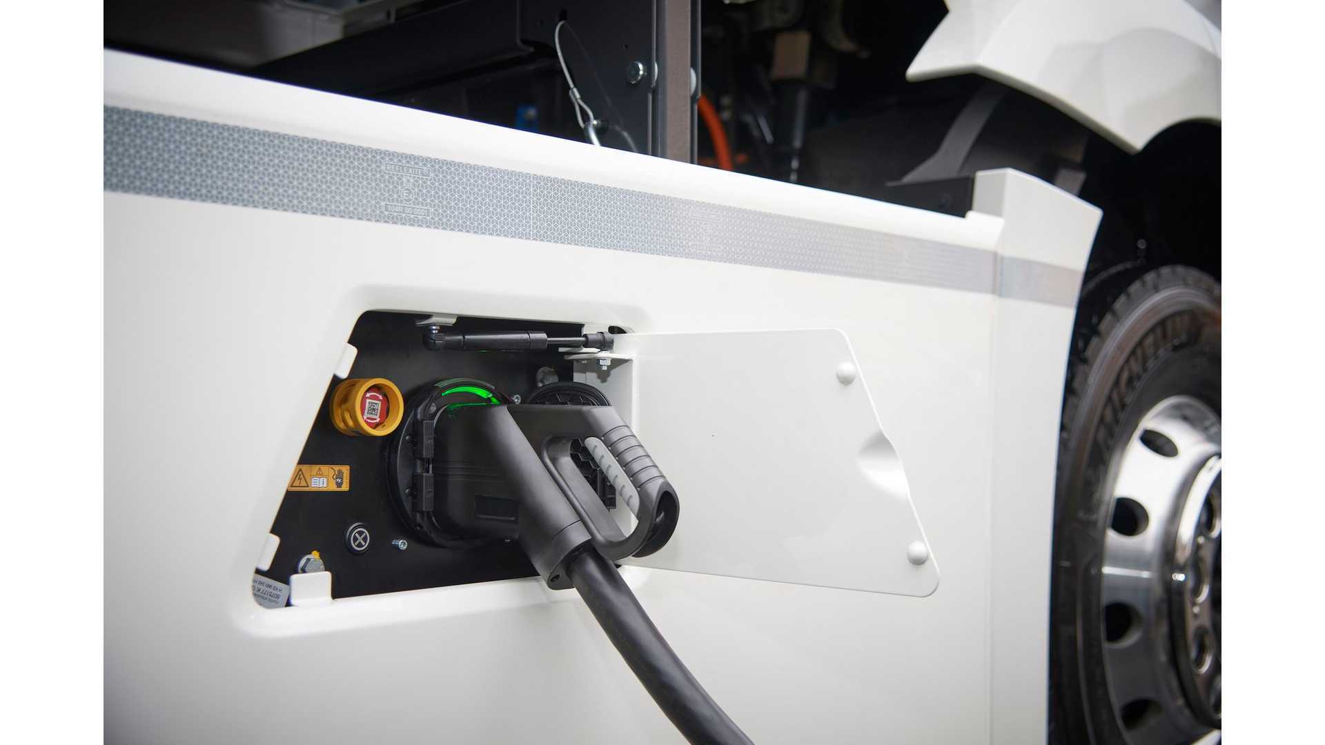 Mercedes-Benz Delivers First 10 eActros Electric Trucks