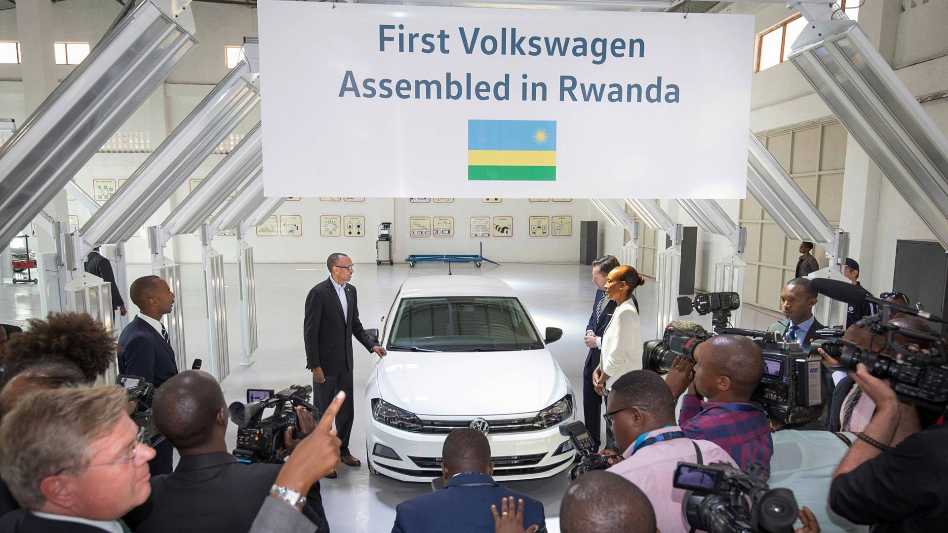 Volkswagen fête l'arrivée de sa première voiture "made in Rwanda"